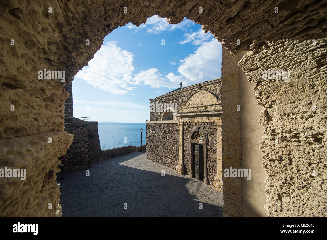Townscape cathedral castle hi-res stock photography and images - Alamy