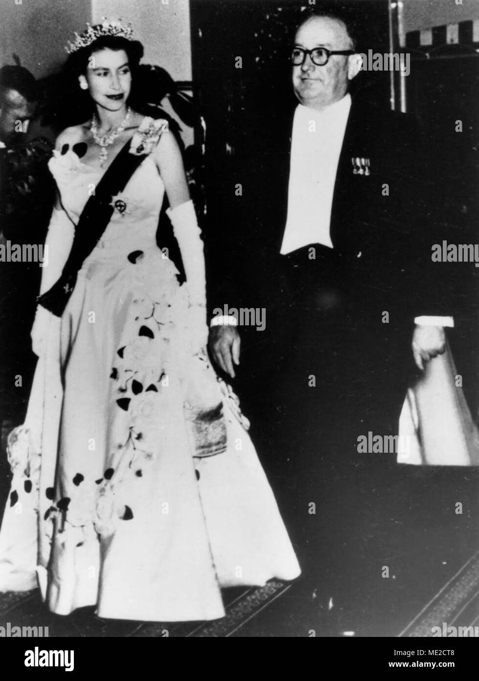 Queen Elizabeth II with the Queensland Premier Stock Photo - Alamy