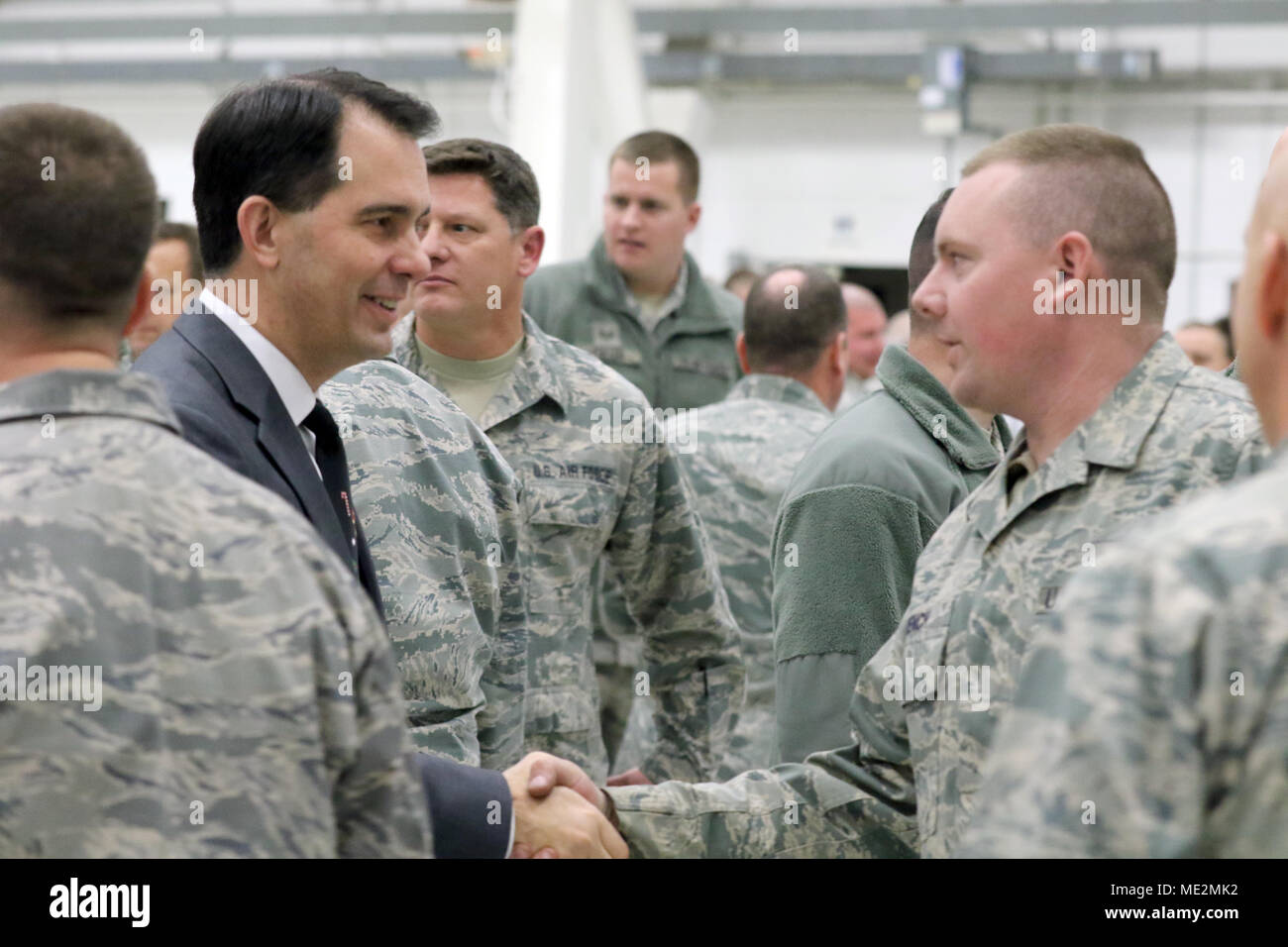 Gov. Scott Walker and senior Wisconsin Air National Guard leaders ...