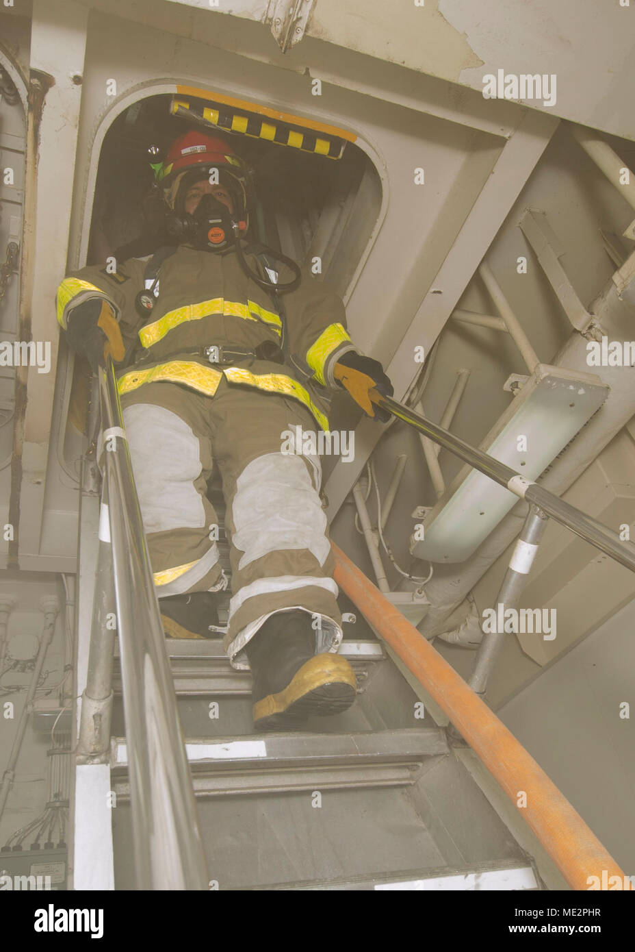 Submarine berthing hi-res stock photography and images - Alamy