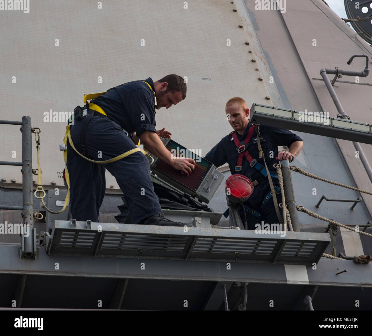 171209-N-DO281-0435 GULF OF OMAN (Dec. 9, 2017) Interior Communications ...