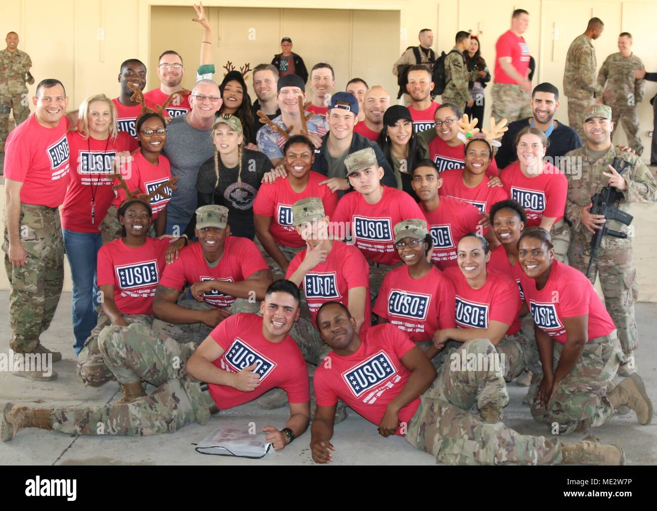 USO volunteers pose with the entertainers of the USO Holiday Tour at ...