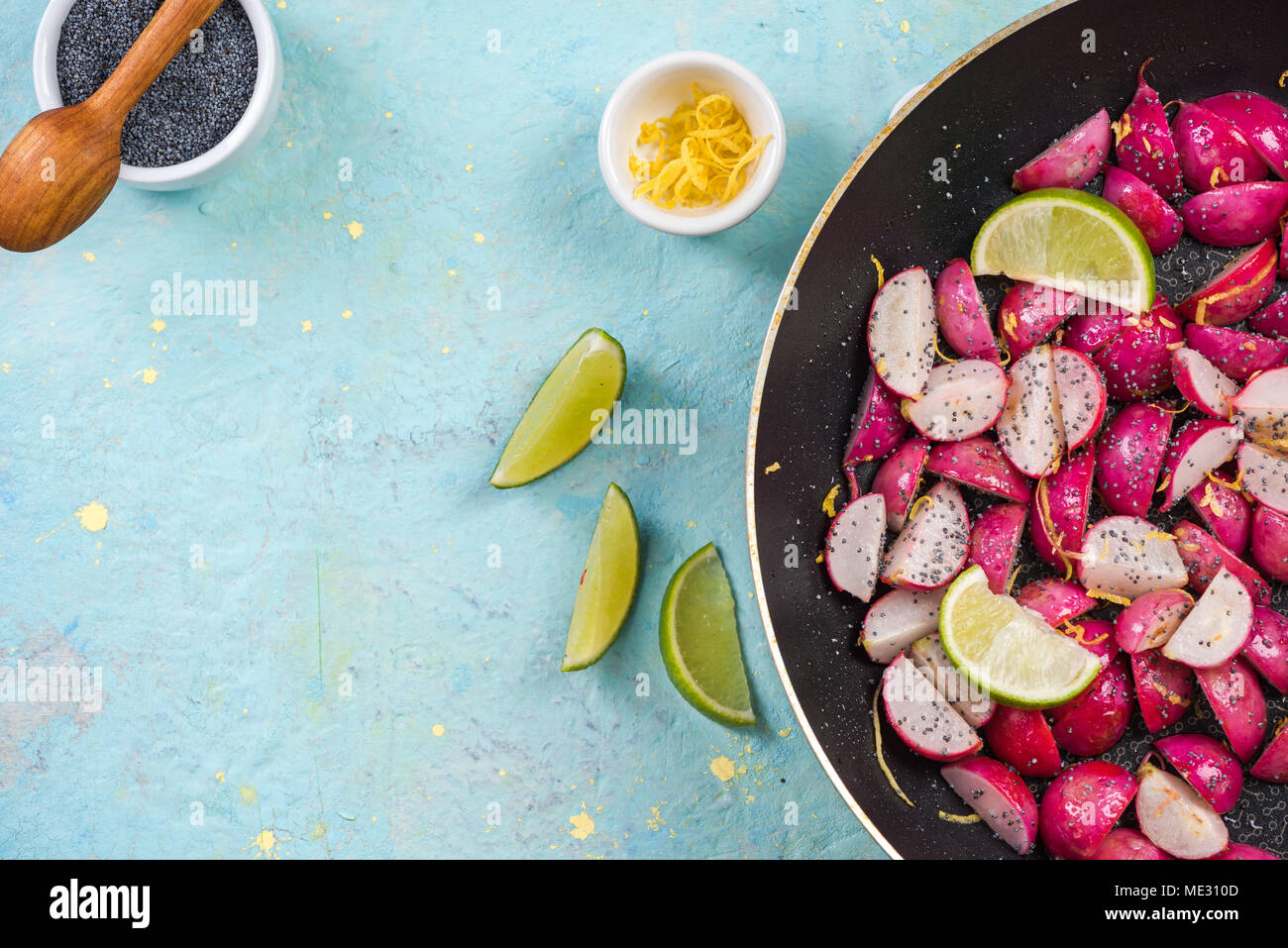 Poopy seeds hi-res stock photography and images - Alamy