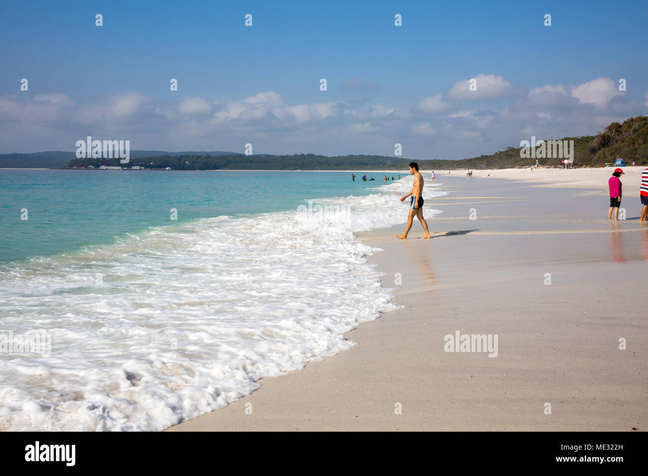 Beautiful white sands on Hyams beach, worlds whitest sand beach, Jervis ...