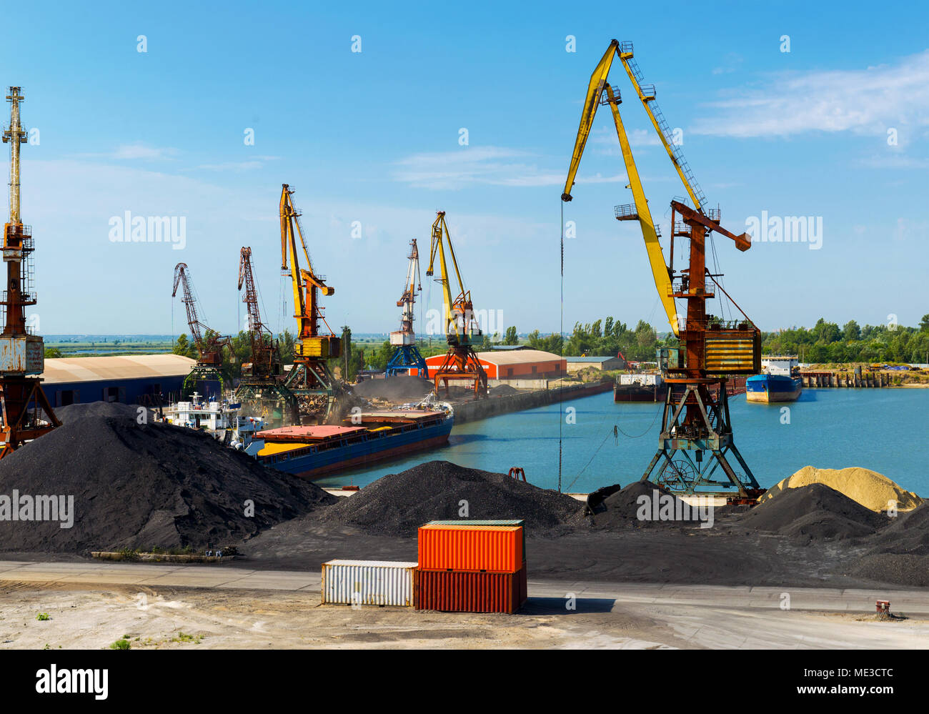 Crane tower cargo train at hi-res stock photography and images - Alamy