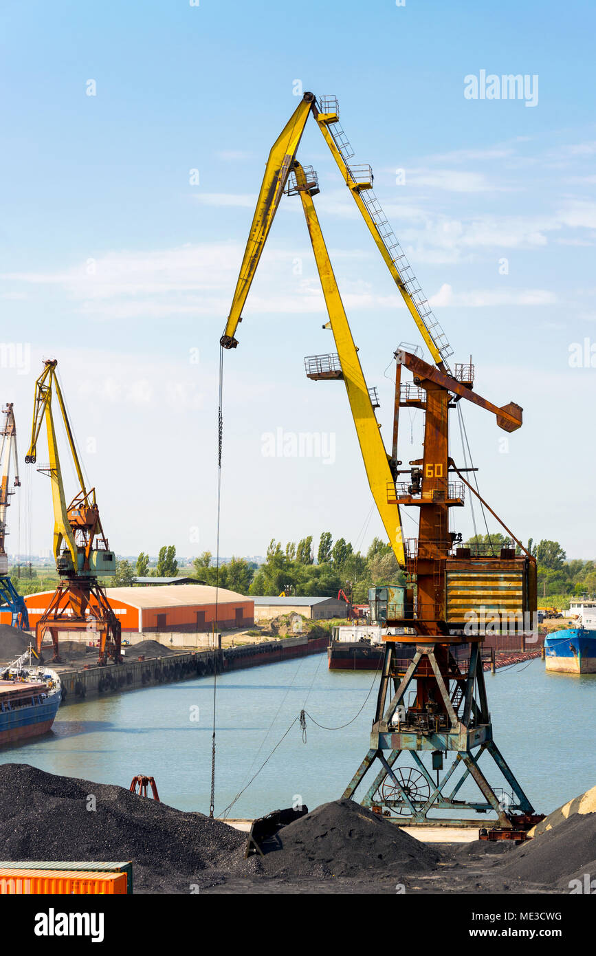Crane tower cargo train sea hi-res stock photography and images - Alamy