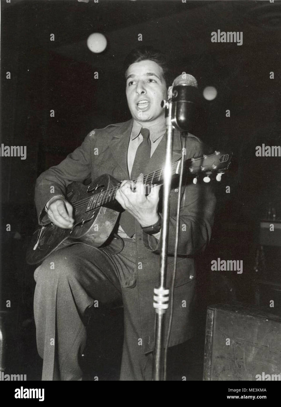 Soldier playing the guitar hi-res stock photography and images - Alamy