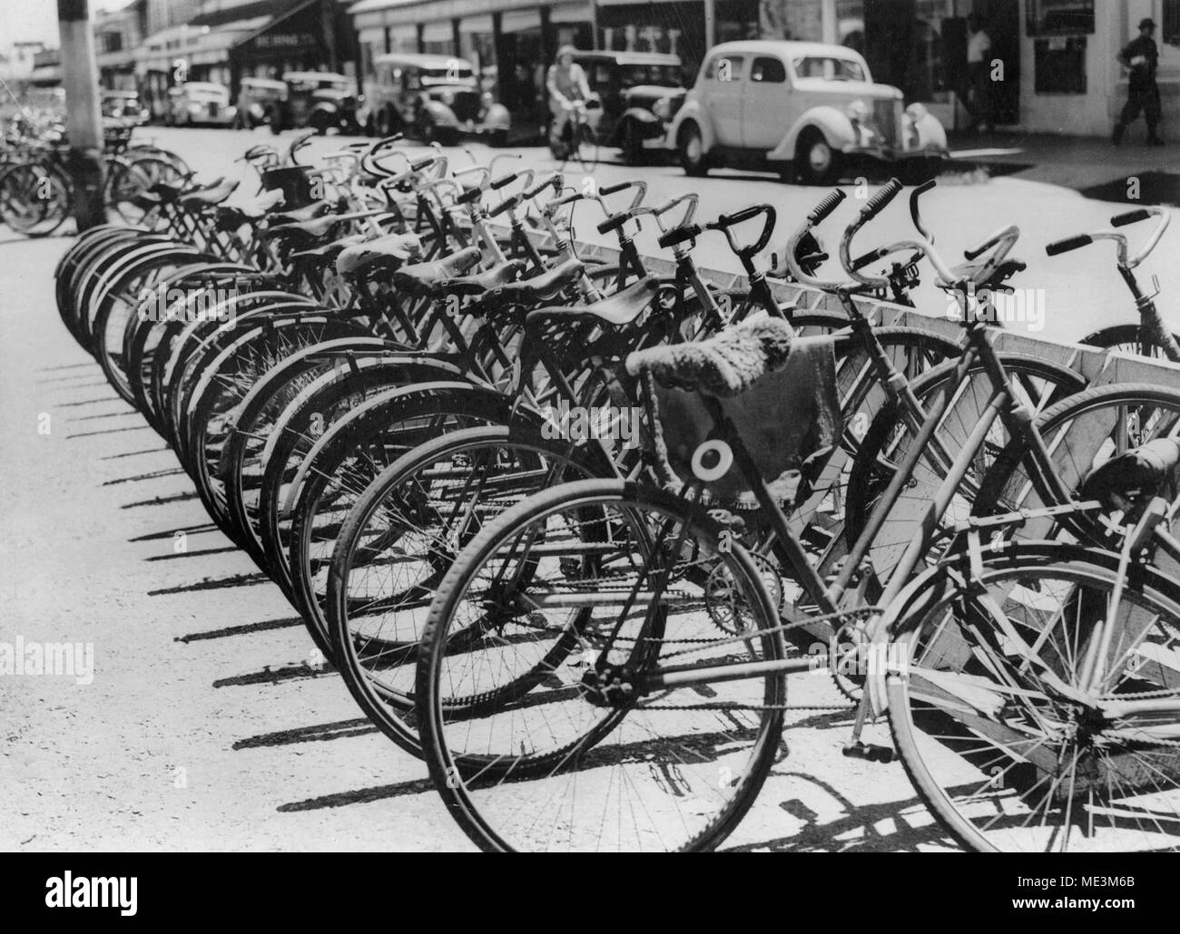 Vintage bicycles parked Black and White Stock Photos & Images - Alamy