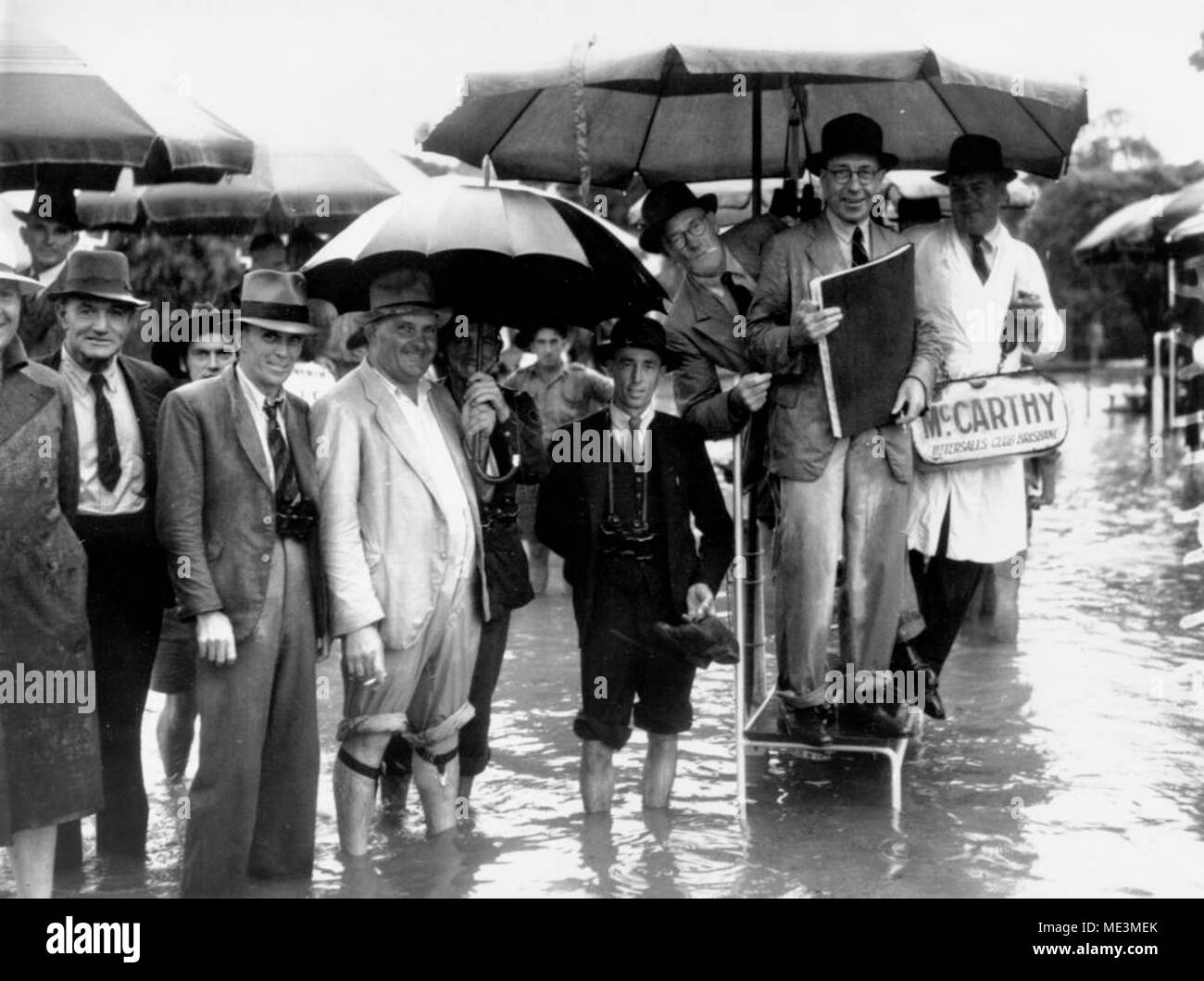 Five gold rings hi-res stock photography and images - Alamy