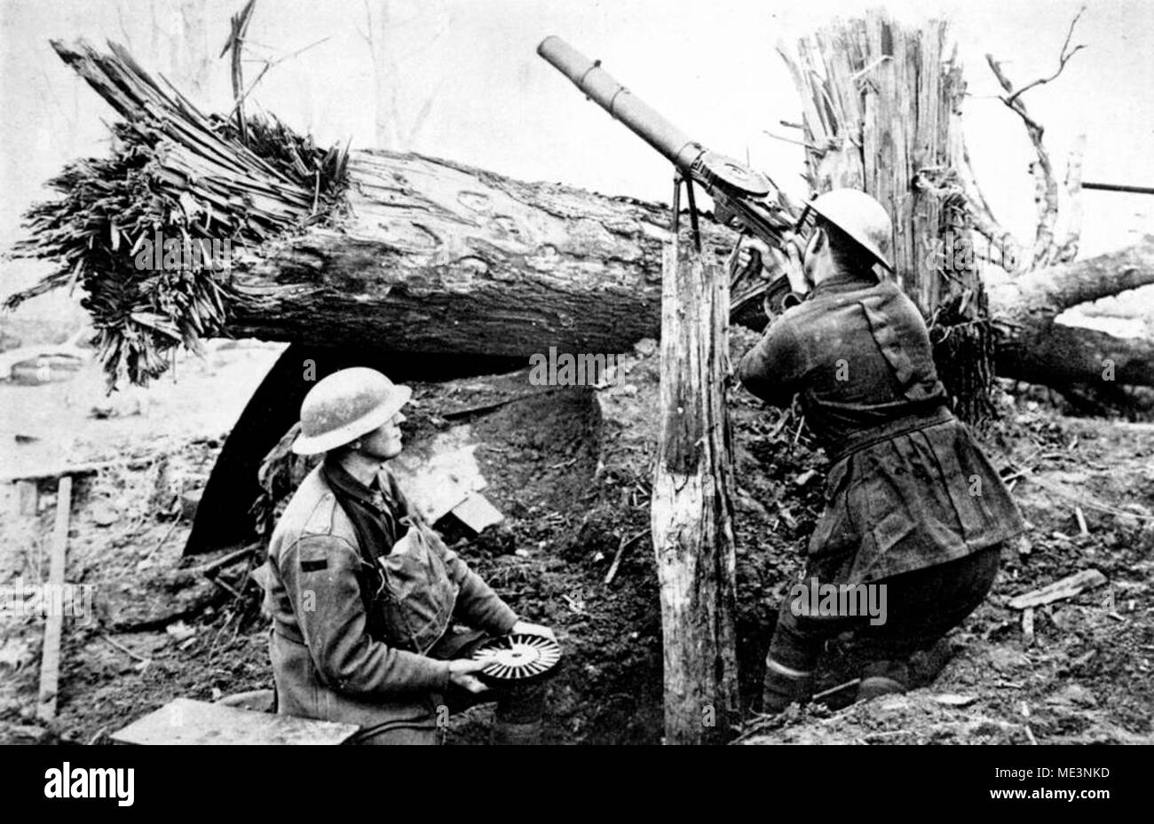 Australian gunners operating a Lewis machine gun during World War Stock ...