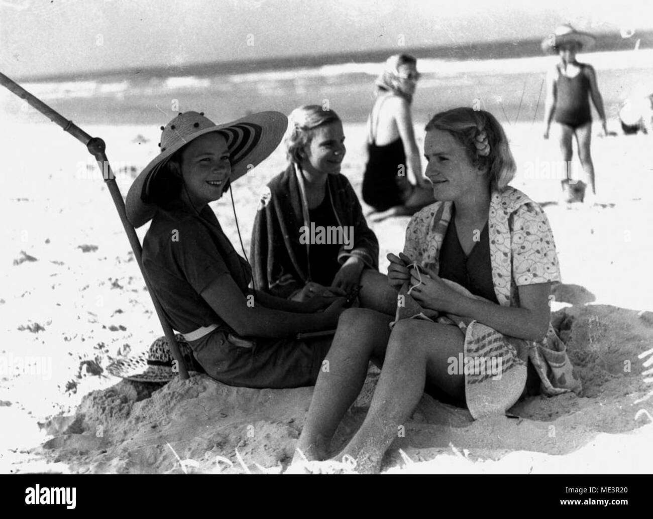 Joan Suchting, Janette Wilson and Elspeth Wilson on the beach Stock ...