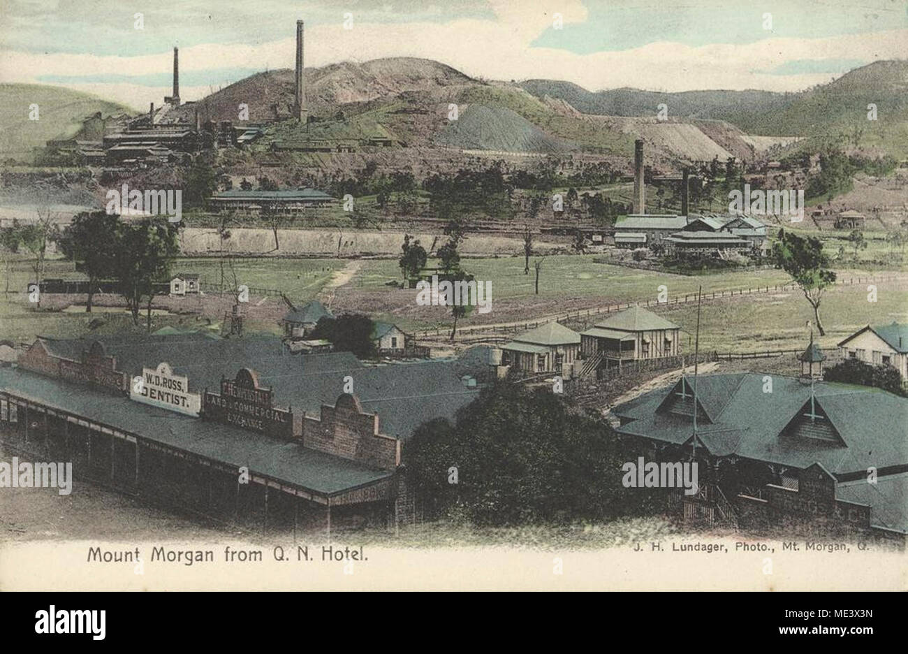 View of the town of Mount Morgan and the mine Stock Photo - Alamy