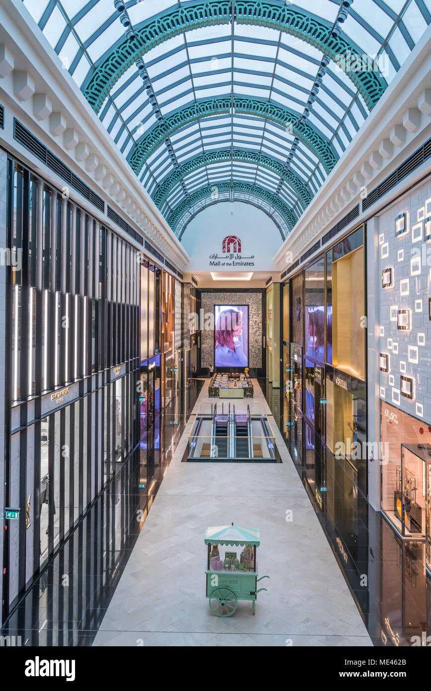 Dubai mall roof architecture hi-res stock photography and images - Alamy