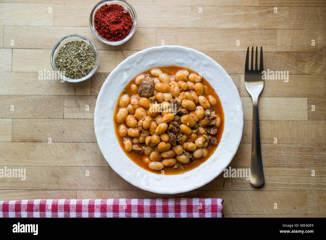 Turkish Baked Beans with Meat Kuru Fasulye Stock Photo - Alamy