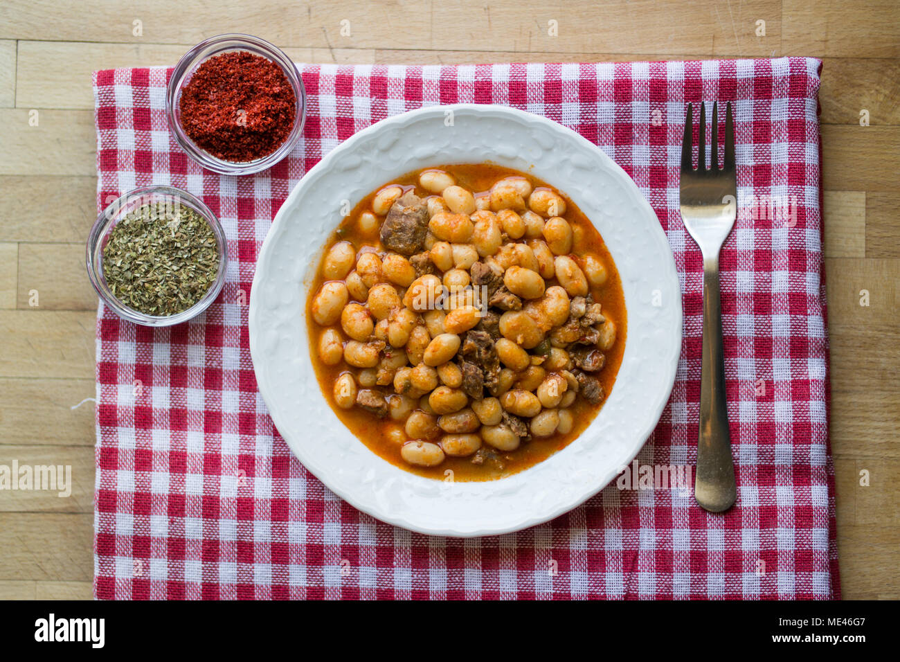 Turkish Baked Beans with Meat Kuru Fasulye Stock Photo - Alamy