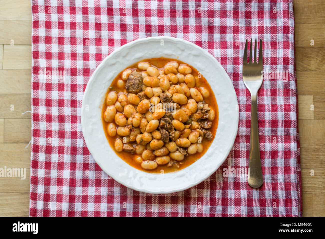 Turkish Baked Beans with Meat Kuru Fasulye Stock Photo - Alamy