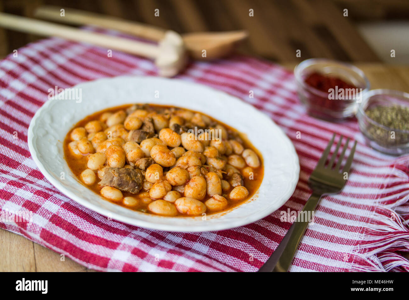 Turkish Baked Beans with Meat Kuru Fasulye Stock Photo - Alamy