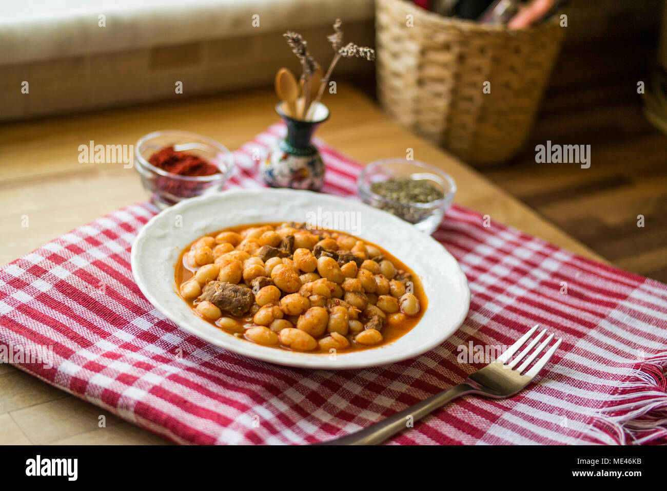 Turkish Baked Beans with Meat Kuru Fasulye Stock Photo - Alamy