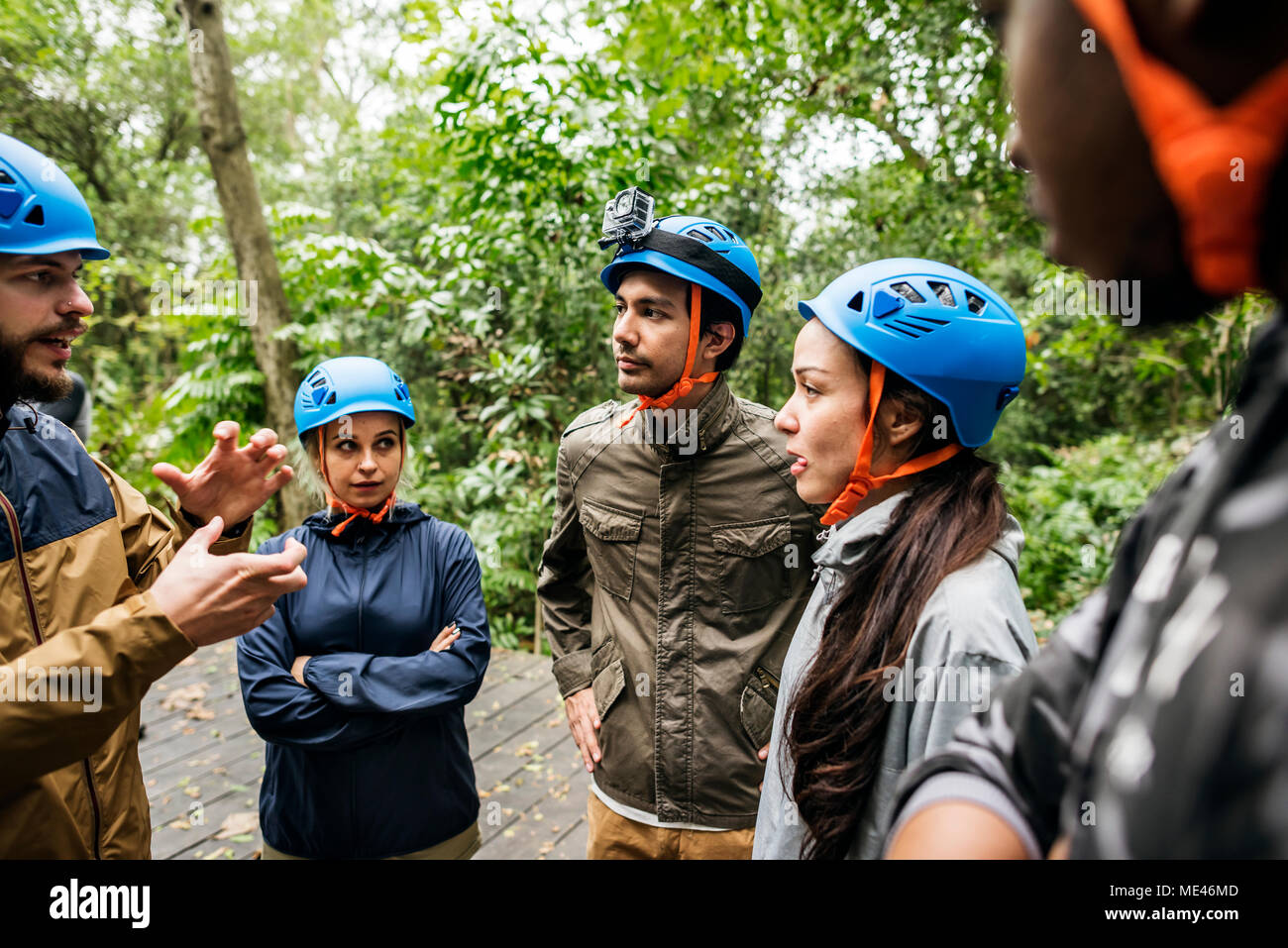 Team building activity outdoor hi-res stock photography and images - Alamy