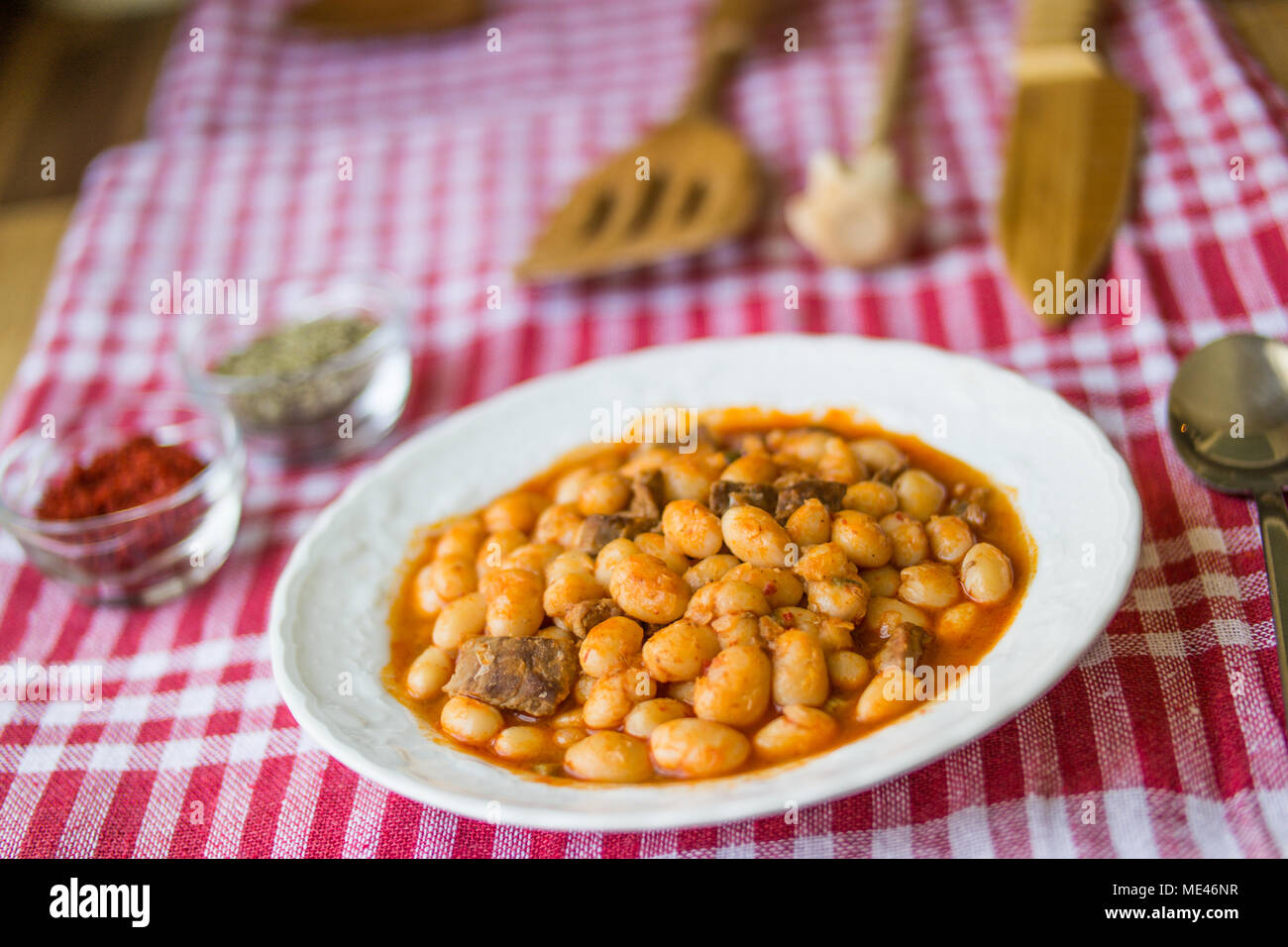 Turkish Baked Beans with Meat Kuru Fasulye Stock Photo - Alamy