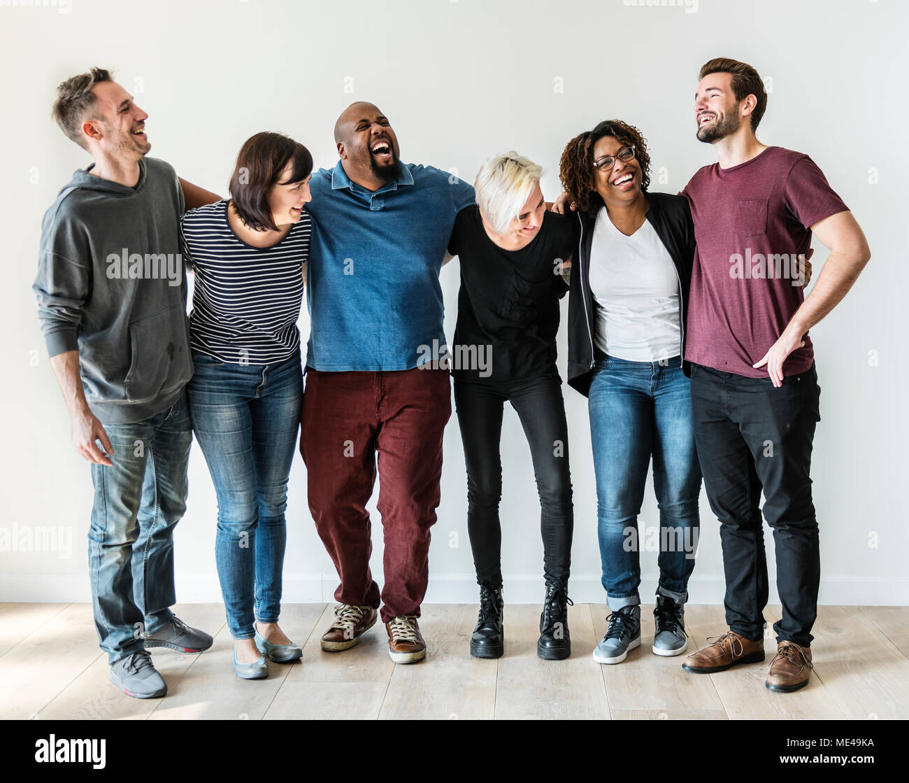 Happy diverse friends hi-res stock photography and images - Alamy