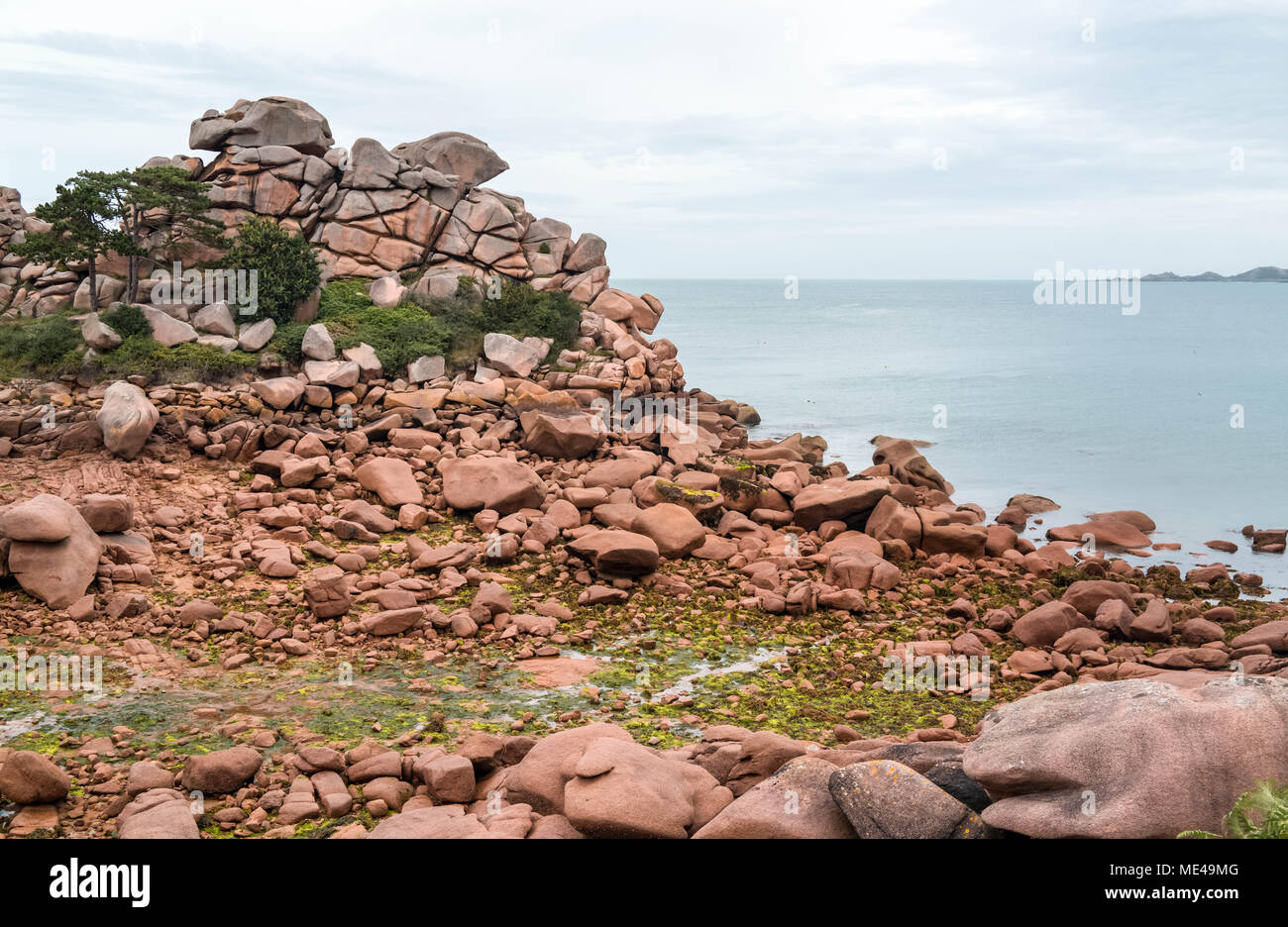 Beach waves large stone hi-res stock photography and images - Alamy