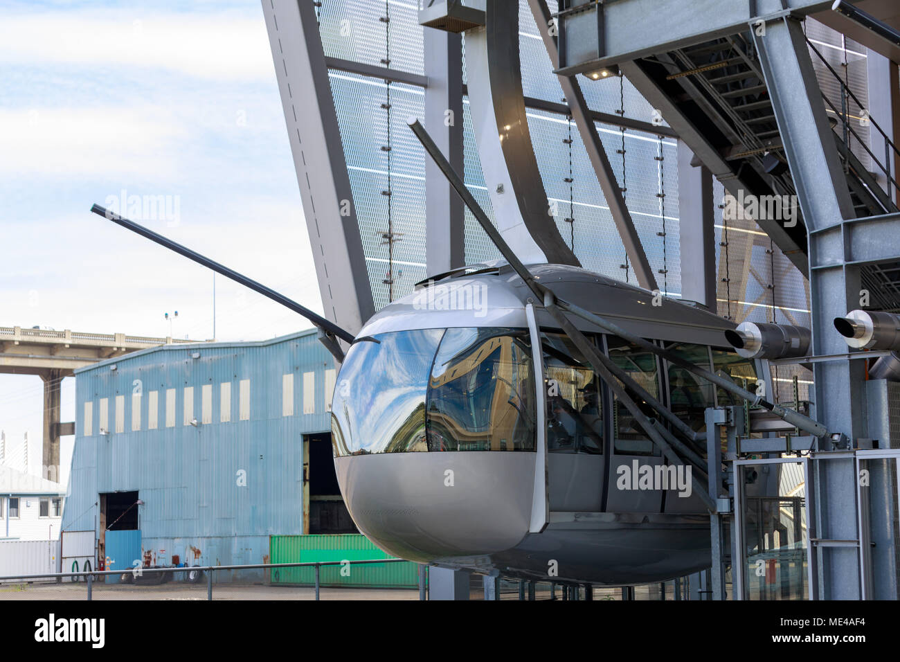 Portland, Oregon, USA - April 20, 2018 : The Portland Aerial Tram or ...