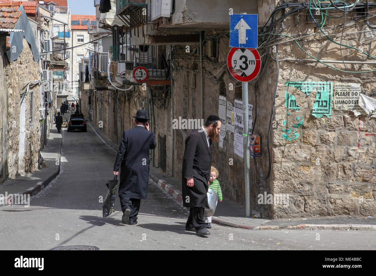 Israel , Jerusalem the narrow alleyway of the Jewish Mea Shearim ...
