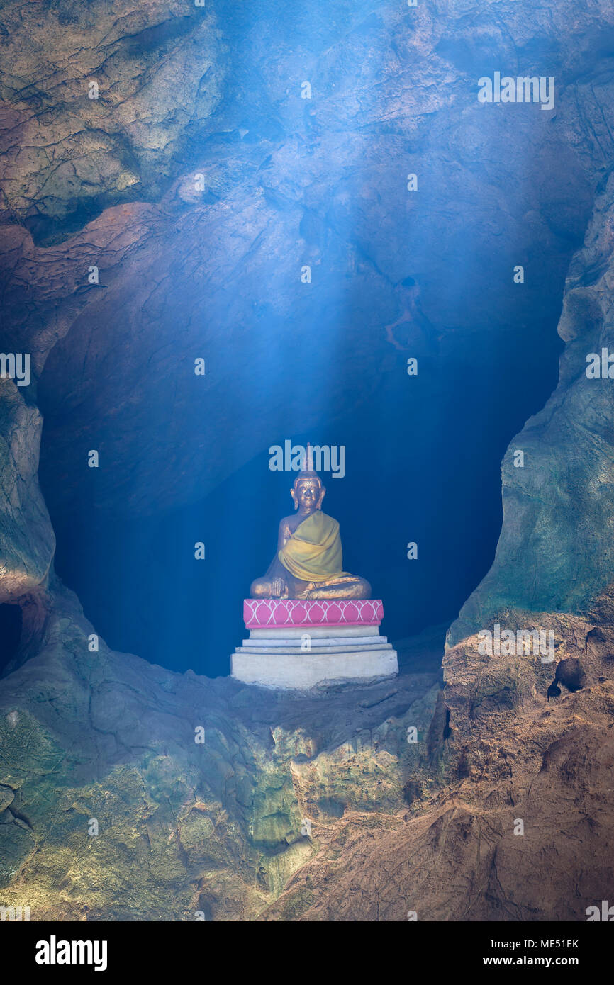 Buddha statue inside the underground cave temple, Khao Luang caves ...