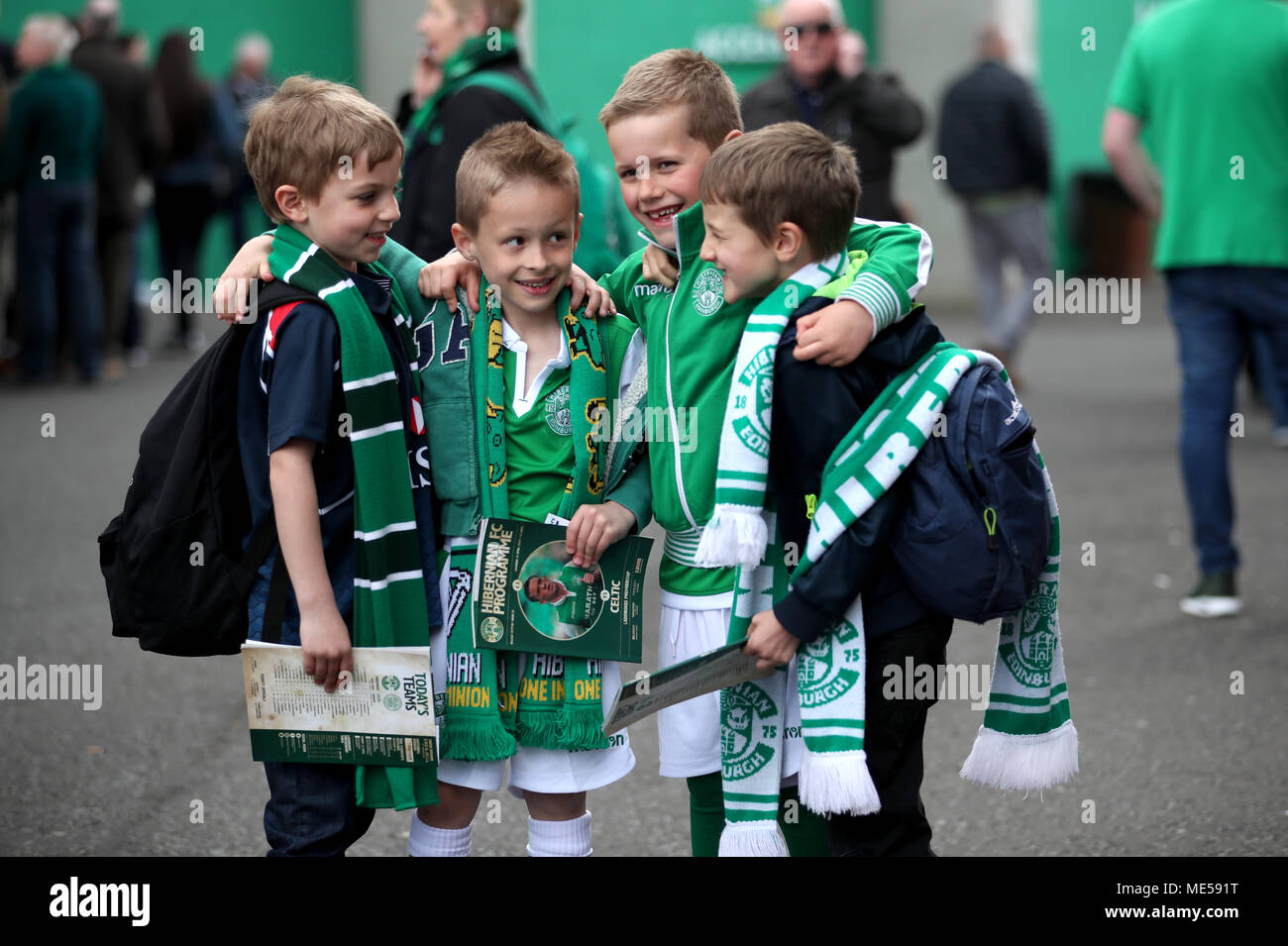 Hibernian fans hi-res stock photography and images - Alamy