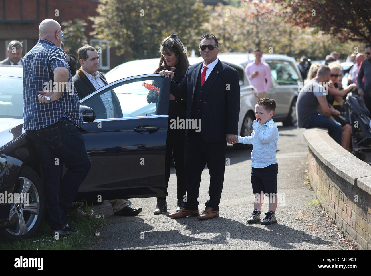 Big Fat Gypsy Weddings Star Paddy Doherty Centre At The Funeral Of