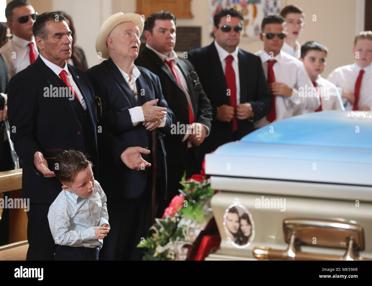 Big Fat Gypsy Wedding Star Paddy Doherty Left At The Funeral Of His