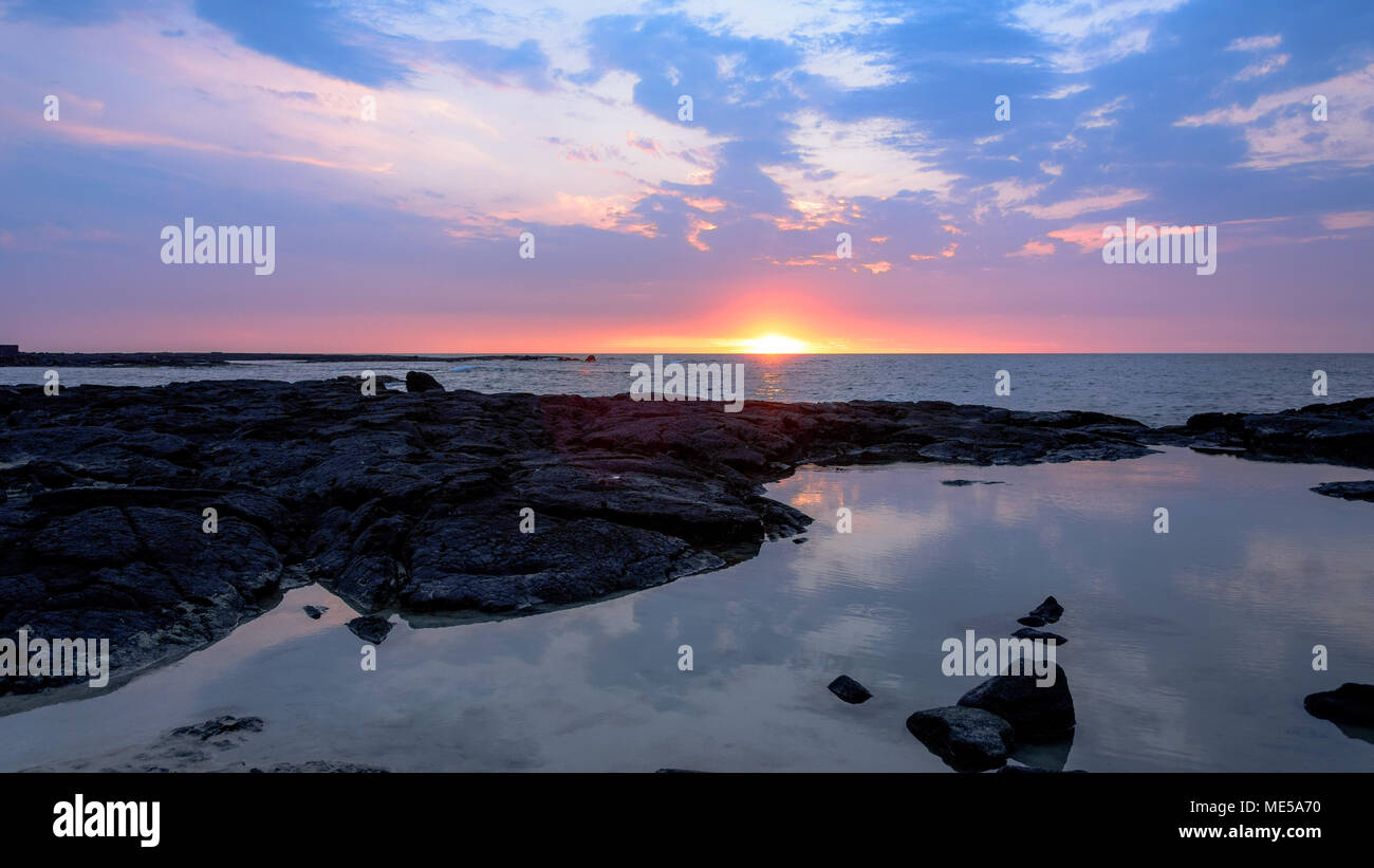 Big island dramatic sunset hi-res stock photography and images - Alamy