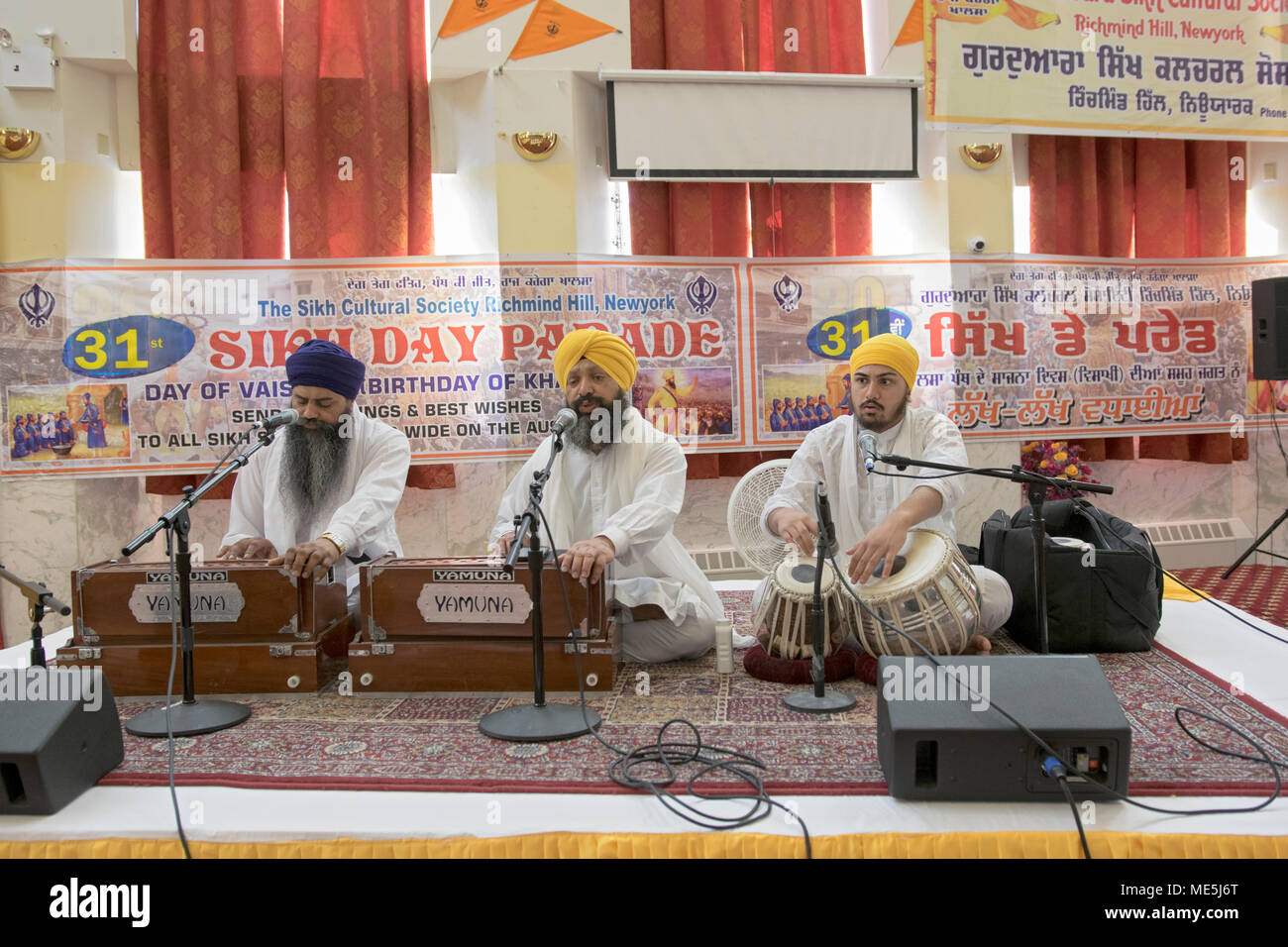 Sikh men in turbans play music on tabla & harmonium at the Sikh ...