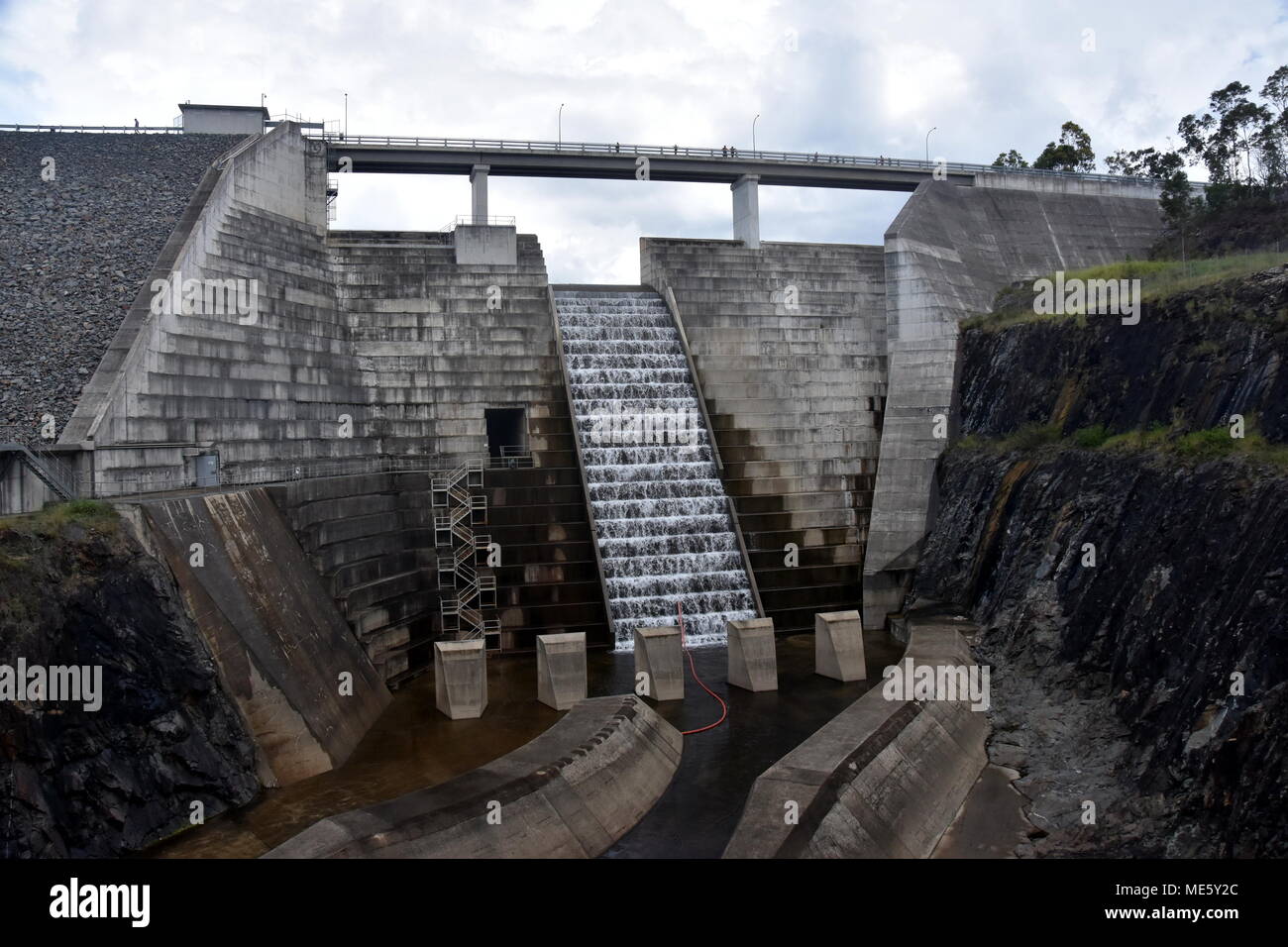 Rock and earth fill embankment dam hi-res stock photography and images ...