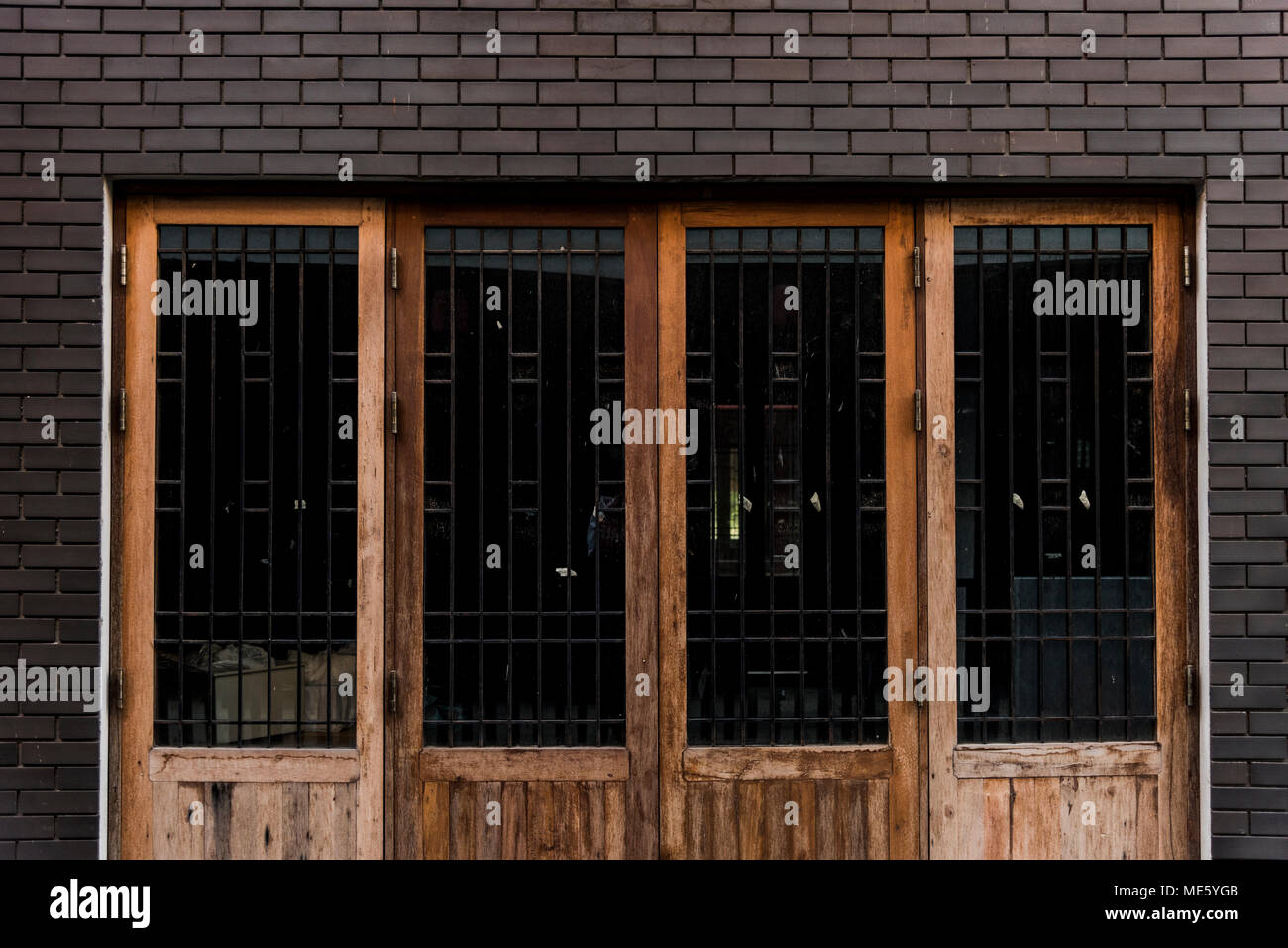 Classic shopfront hi-res stock photography and images - Alamy
