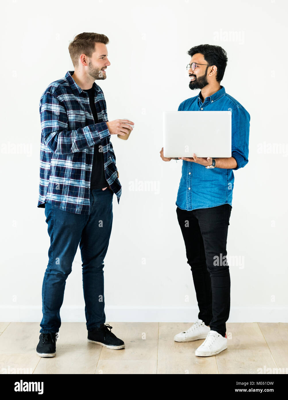Two arab men talking hi-res stock photography and images - Alamy