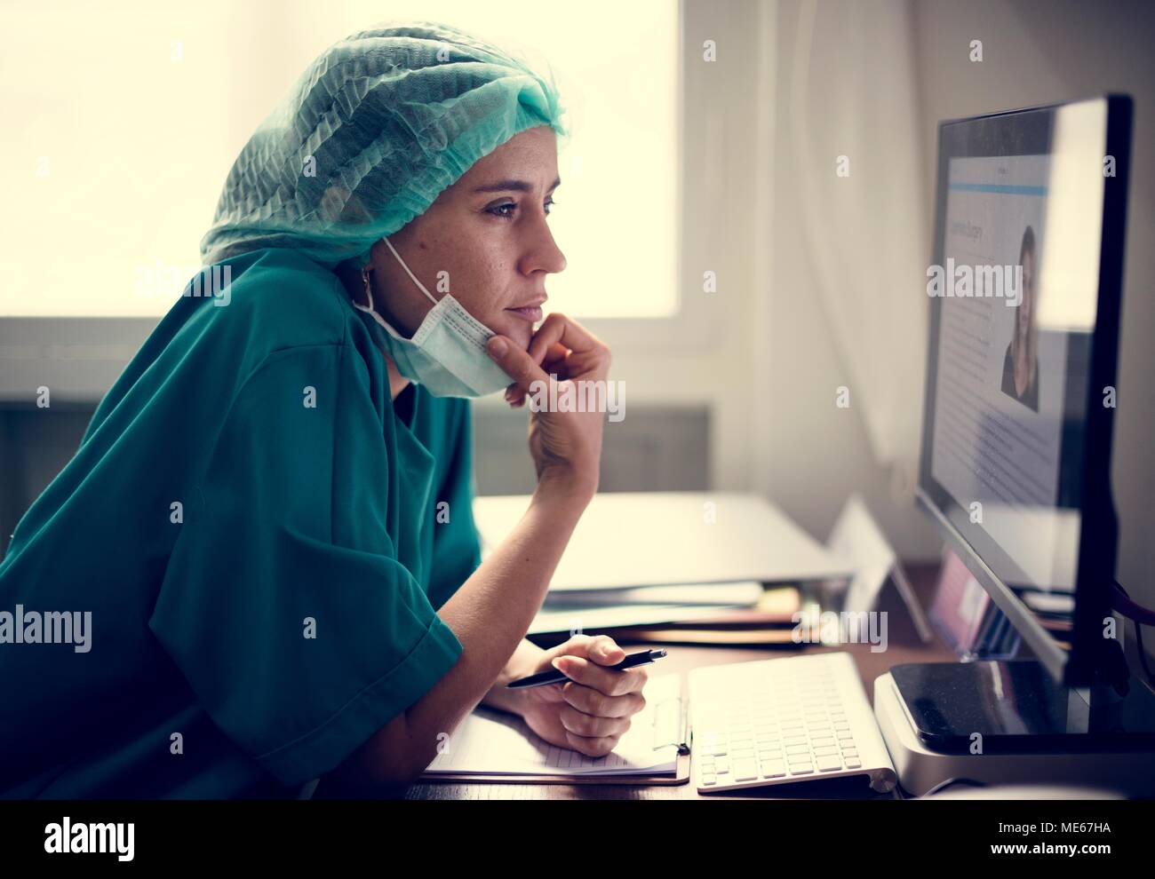 Doctor working at a hospital Stock Photo - Alamy