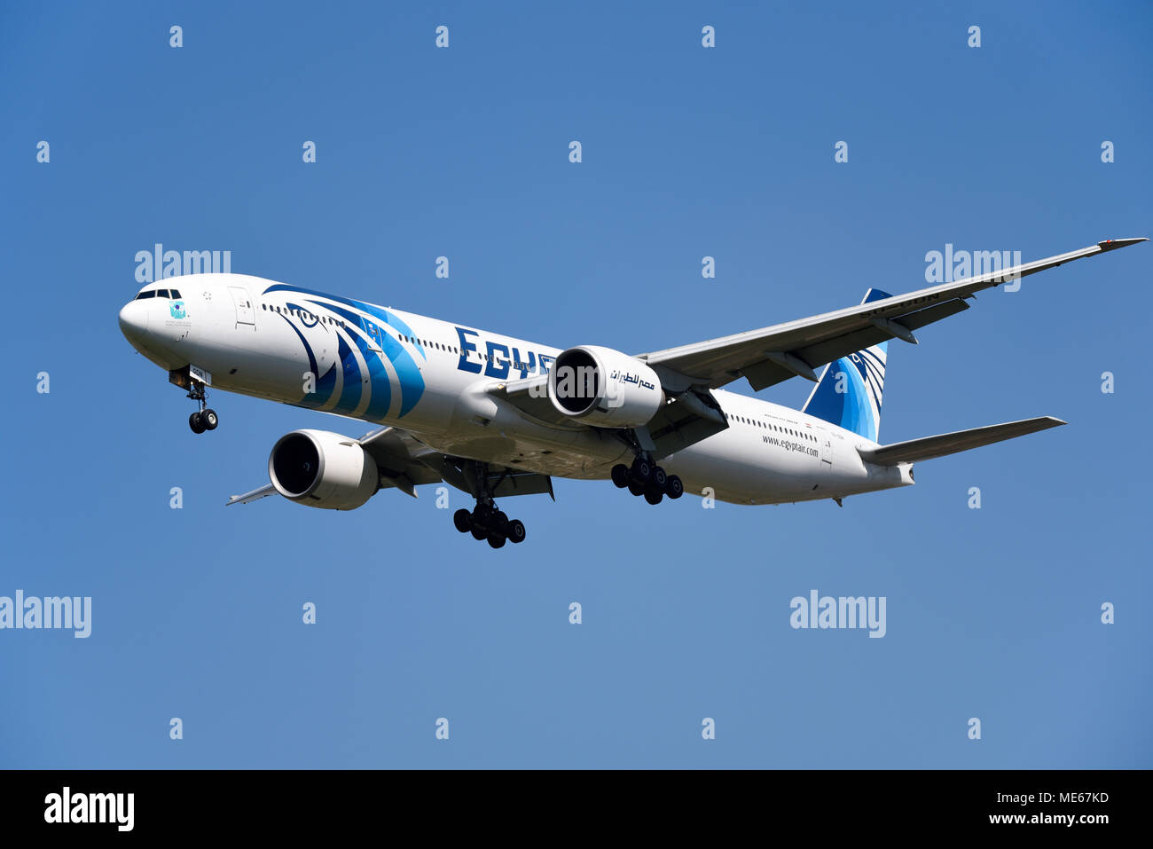 Egyptair 777 300 hi-res stock photography and images - Alamy