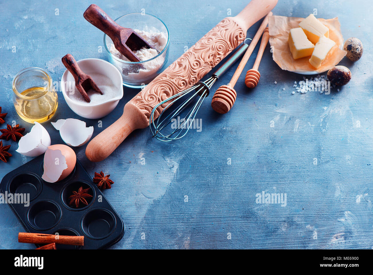 Blue cooking tin hi-res stock photography and images - Alamy