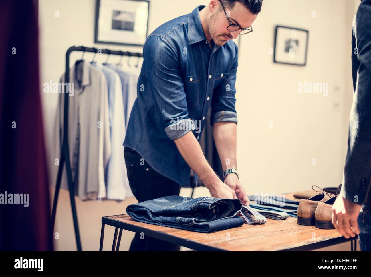 Working in retail hi-res stock photography and images - Alamy