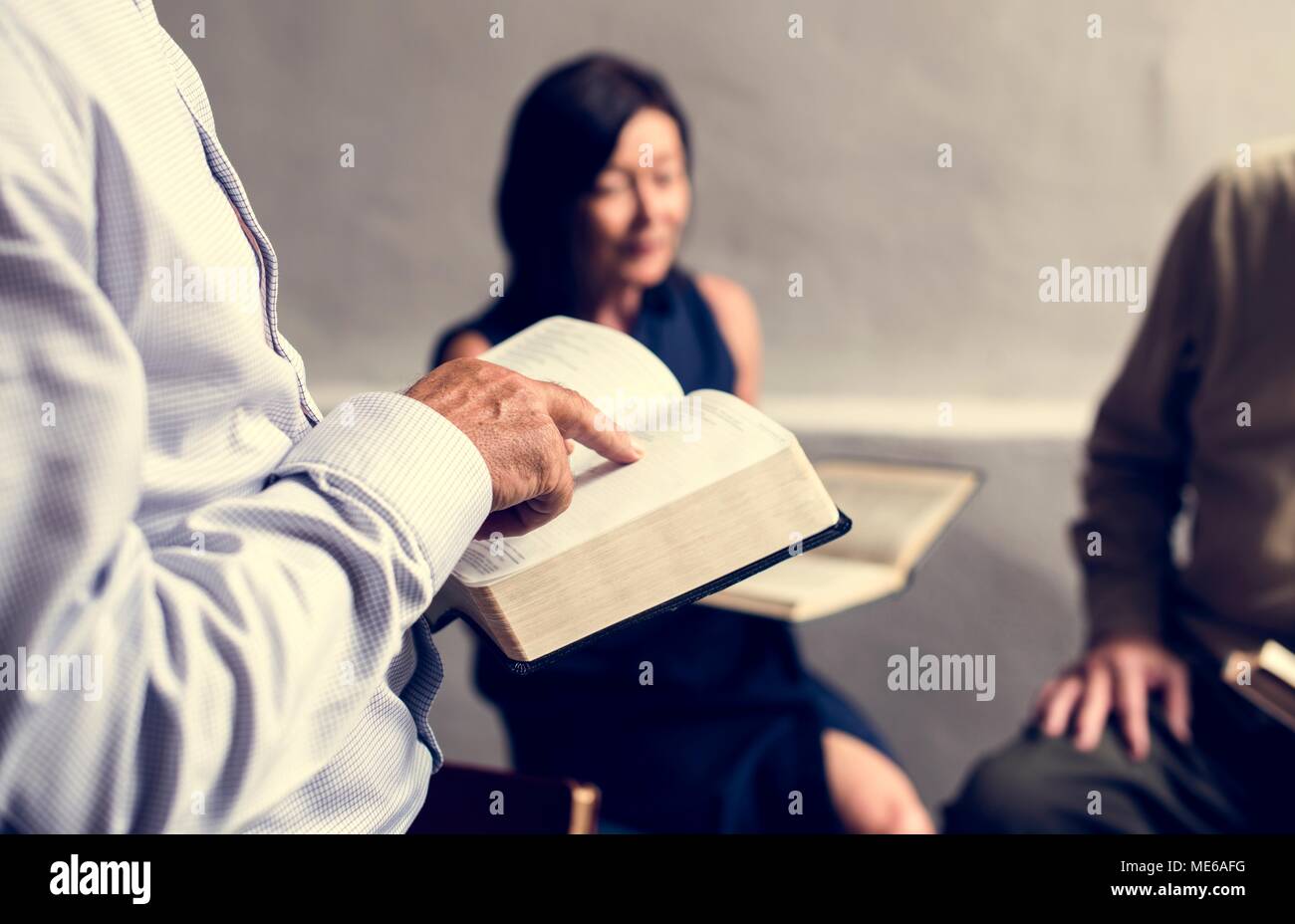 Group of christianity people reading bible together Stock Photo - Alamy
