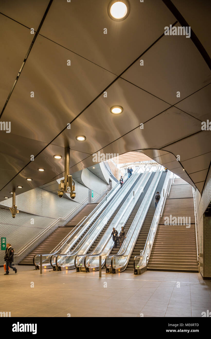 Station de métro de paris châtelet hi-res stock photography and images ...