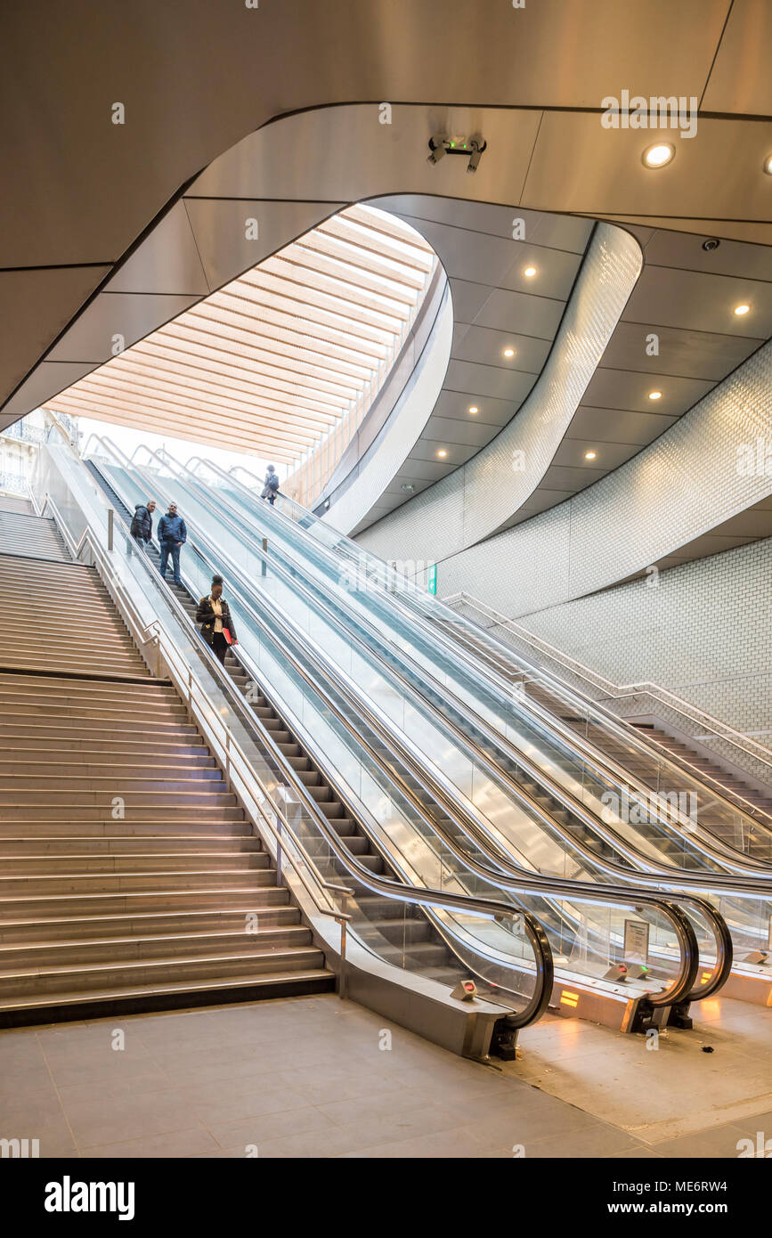 Station de metro parisienne hi-res stock photography and images - Alamy