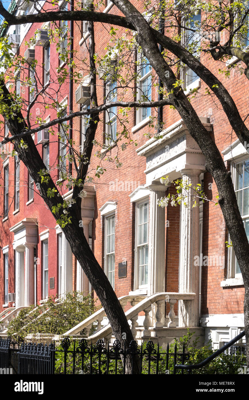 Colorful brownstones hi-res stock photography and images - Alamy