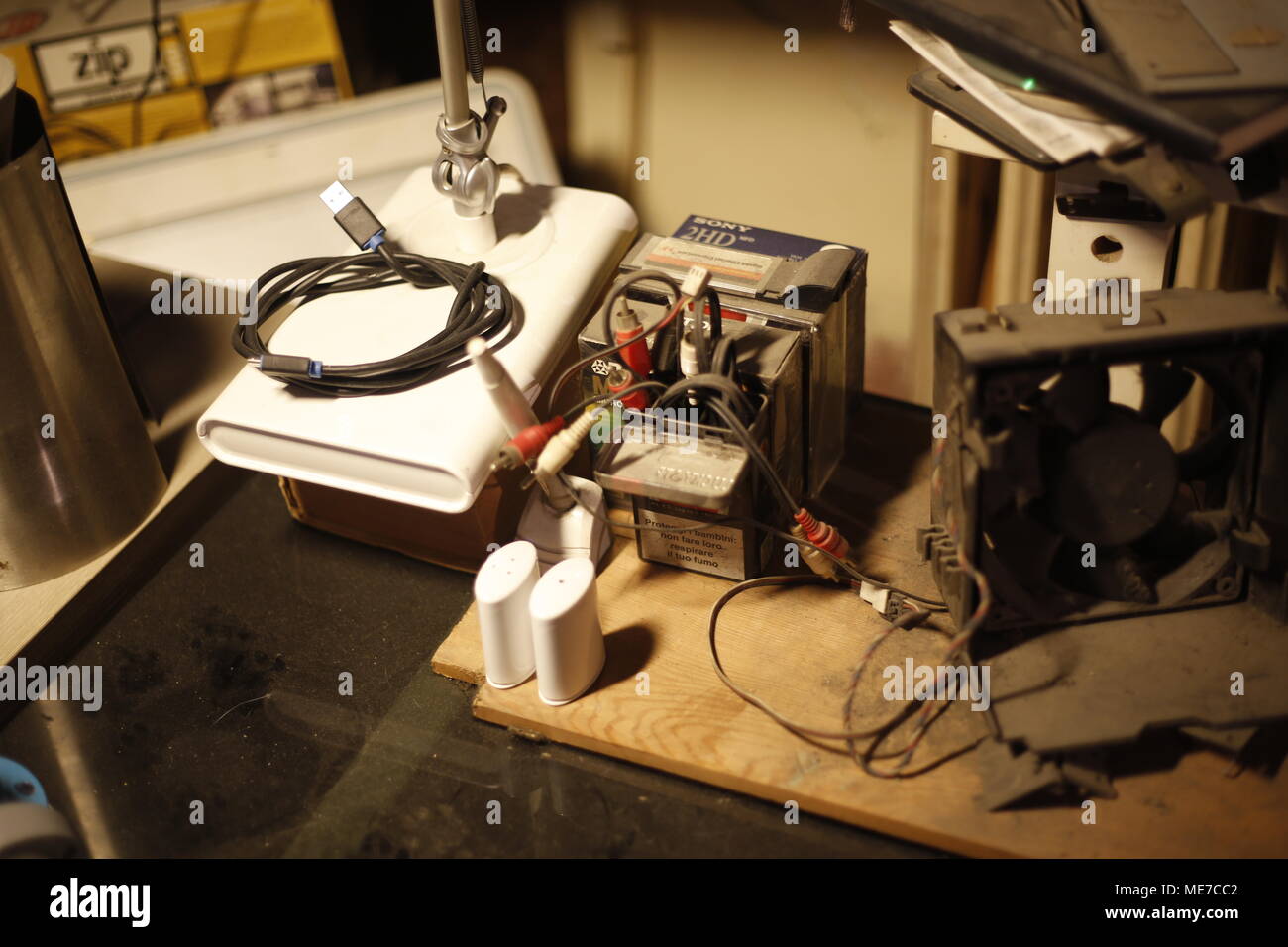 Repair mouse hi-res stock photography and images - Alamy