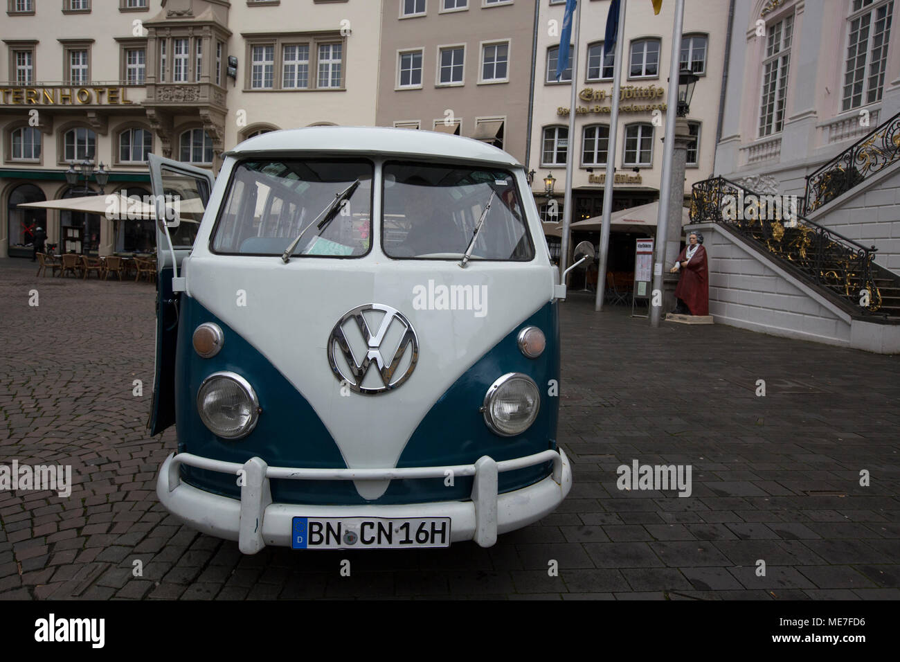 A 1966 model Volkswagen microbus in front of the Old City Hall in Bonn ...