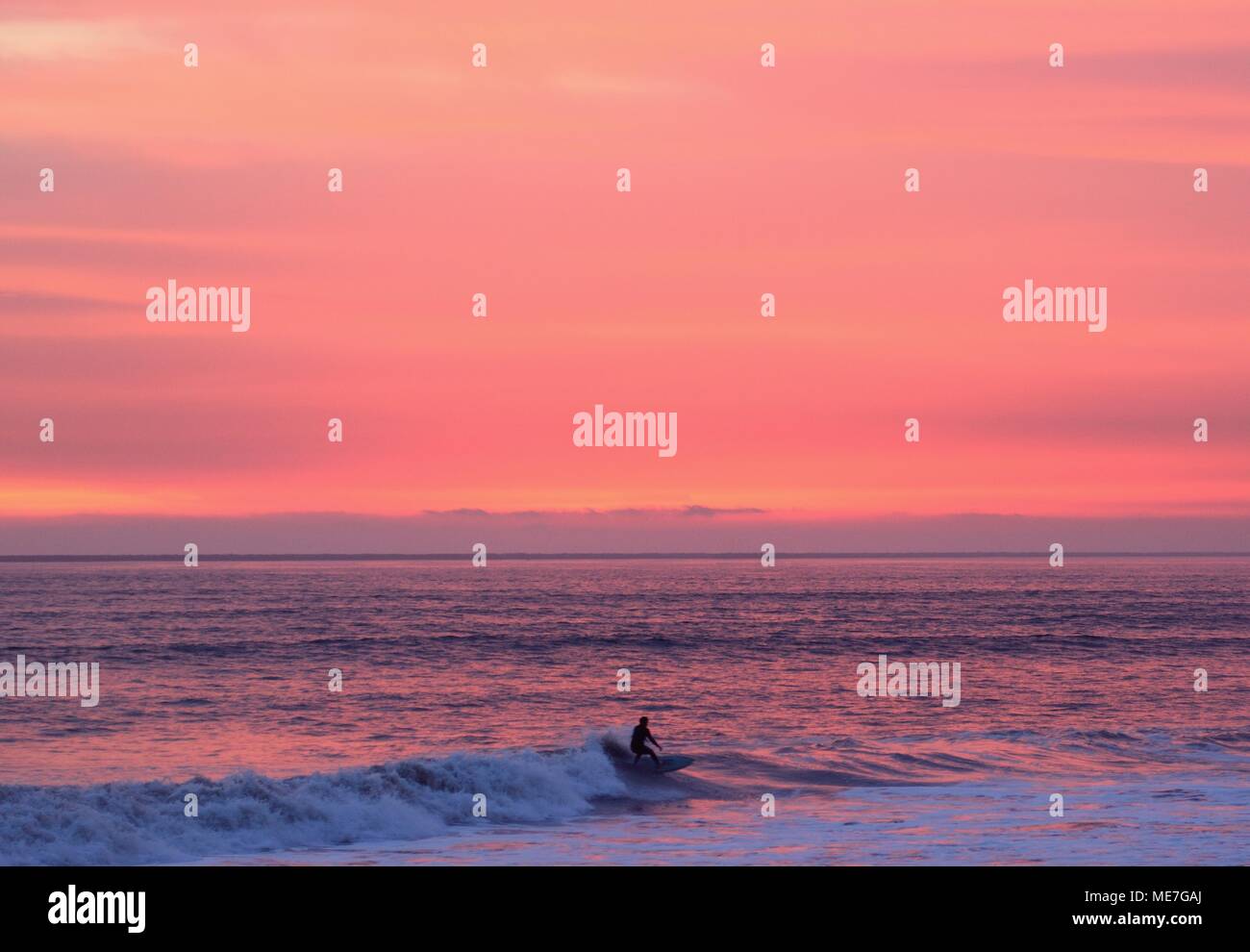 Surfer under the sun hi-res stock photography and images - Alamy