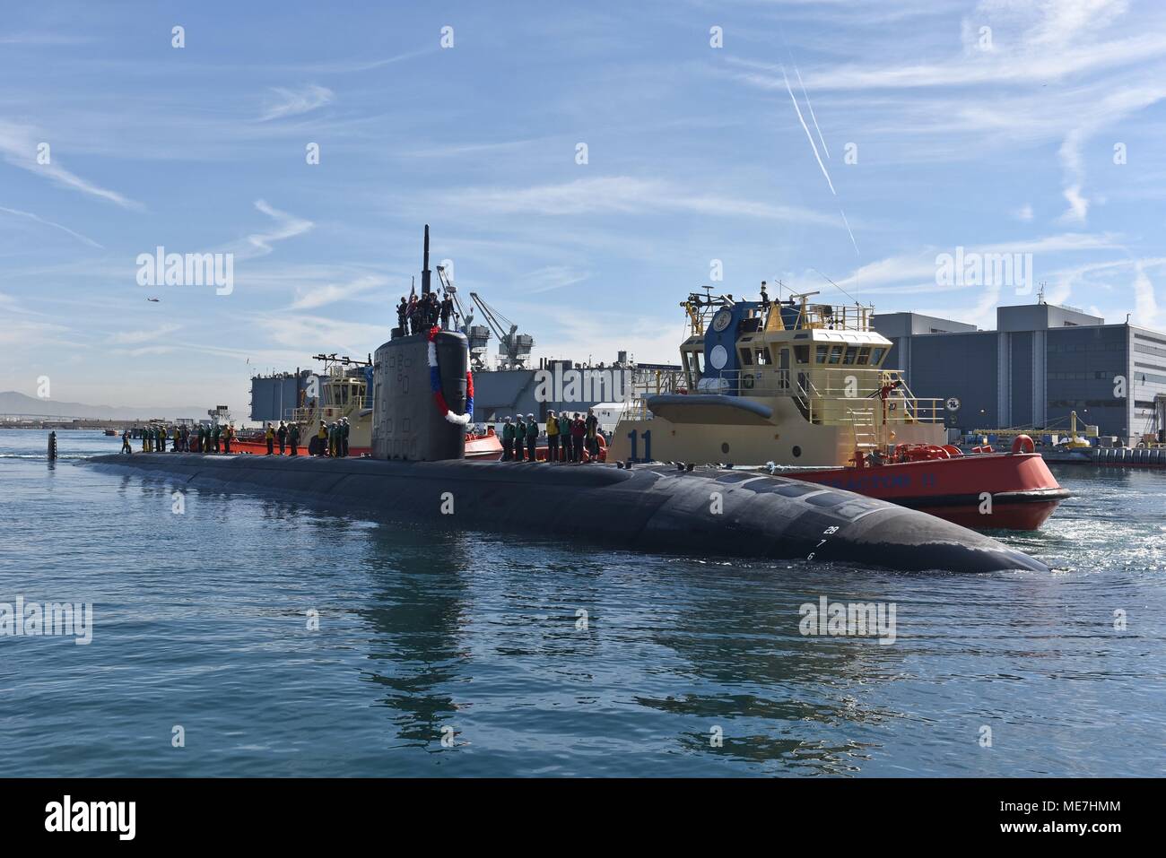 The U.S. Navy Los Angeles-class fast-attack submarine USS Annapolis ...