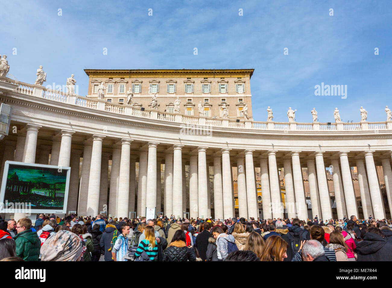 Vatican City, Vatican - February 22, 2015: A large crowd gathers in St ...